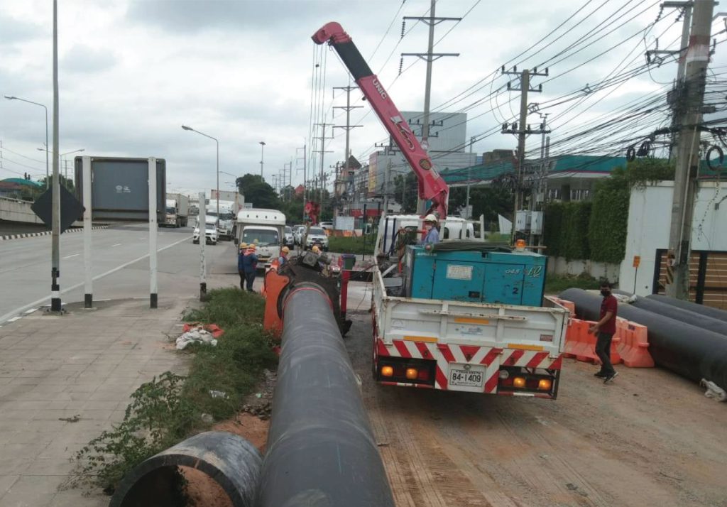 Welding of HDPE pipes at Thaioil plant - Thai-Asia P.E. Pipe Co., Ltd.