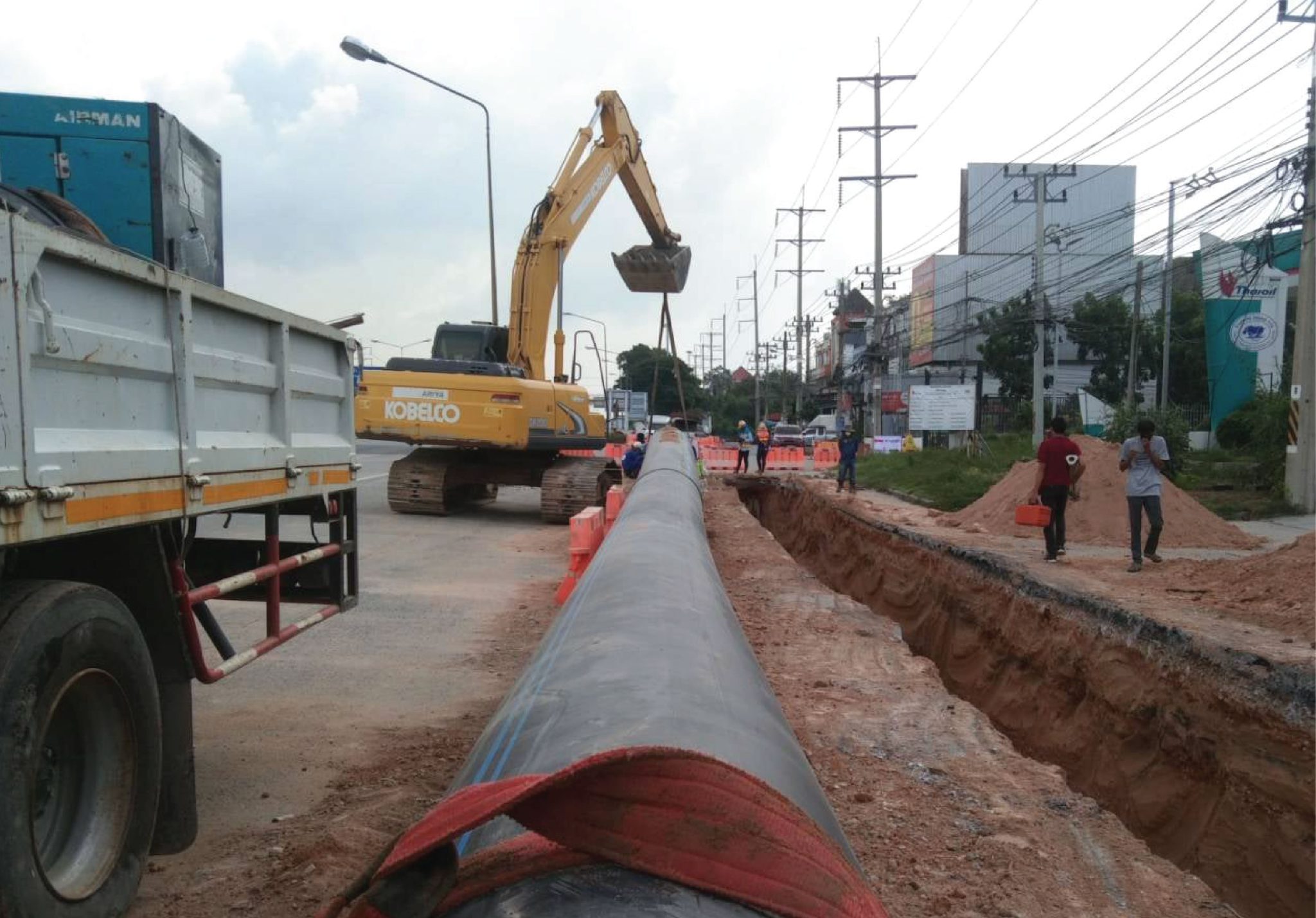 Welding of HDPE pipes at Thaioil plant - Thai-Asia P.E. Pipe Co., Ltd.